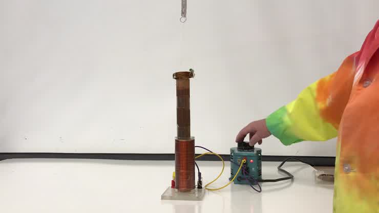 5K20.35 - Lenz's Law - Capacitive Ring