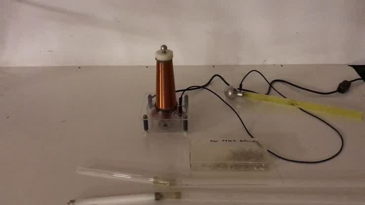 5N20.40 - Small Tesla Coil - Ball & Gas Filled Tubes